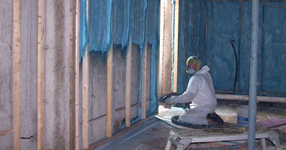 Open Cell vs Closed Cell Spray Foam: Which is Best? - Ecohome