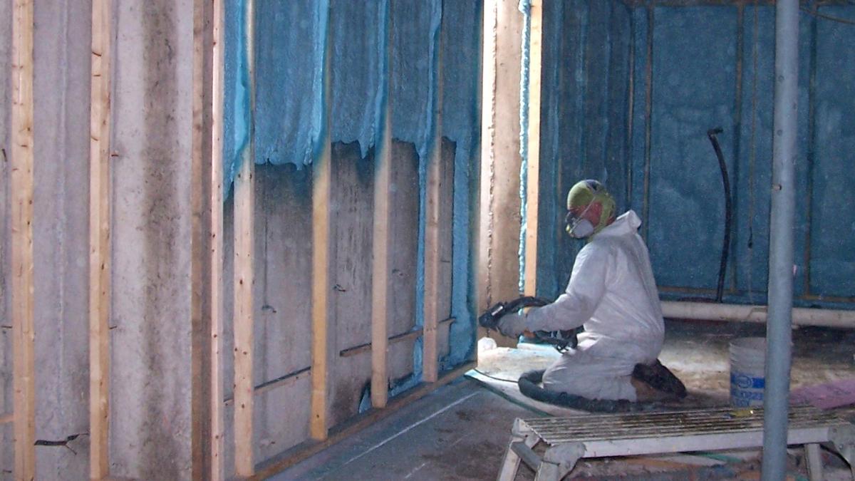 Open Cell vs Closed Cell Spray Foam: Which is Best? - Ecohome