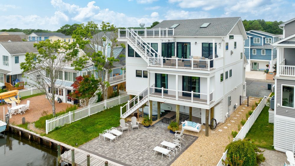 Custom Canal Front Home - Ecohome