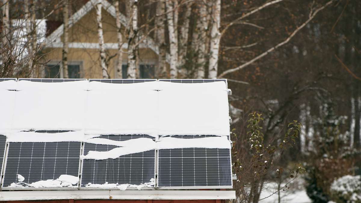 Solar Panel Costs, Batteries & Incentives (2025 Guide) - Ecohome