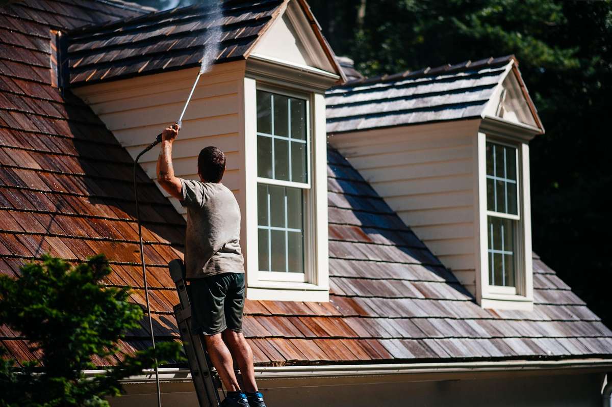 Cedar Roof Maintenance: Cleaning, Treatment & Preservation - Ecohome