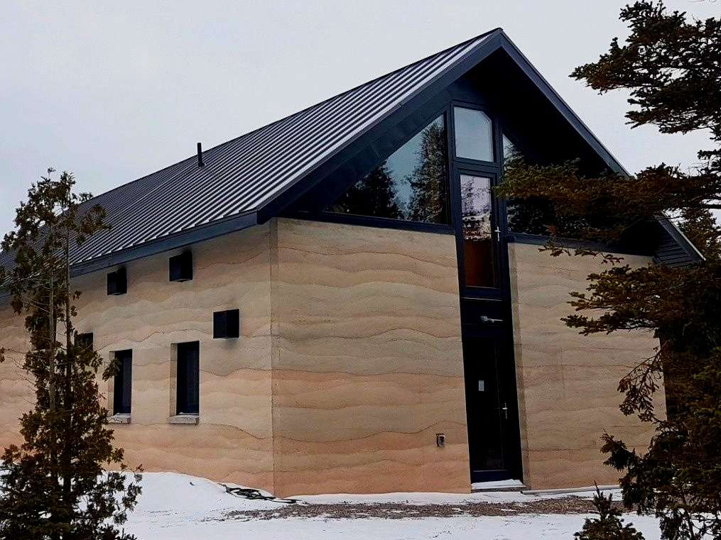 Rammed Earth Walls: Sustainable Homes & Natural Building Guide - Ecohome