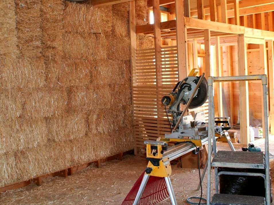 A complete guide to building durable and beautiful straw bale homes ...